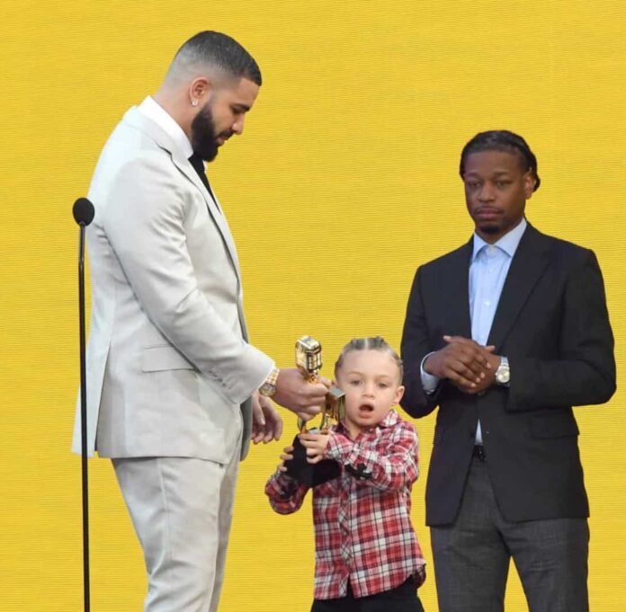 Filho de Drake rouba atenções na gala Billboard Music Awards - PlatinaLine