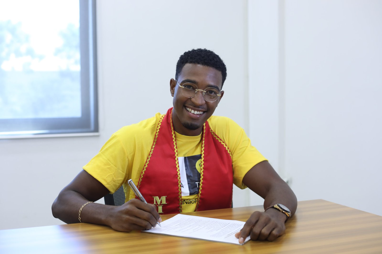 Mister Angola 2021 Erivaldo de Sousa é o novo embaixador da Tleva ...