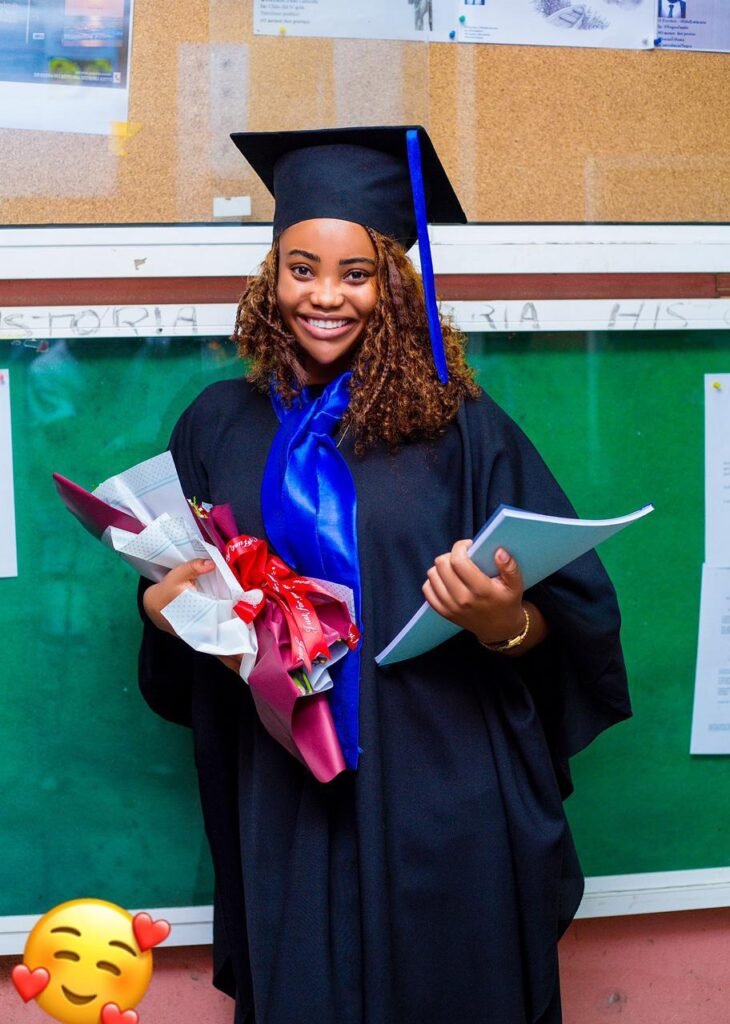 Alice Júlio conclui licenciatura em Línguas e Literatura em Língua ...