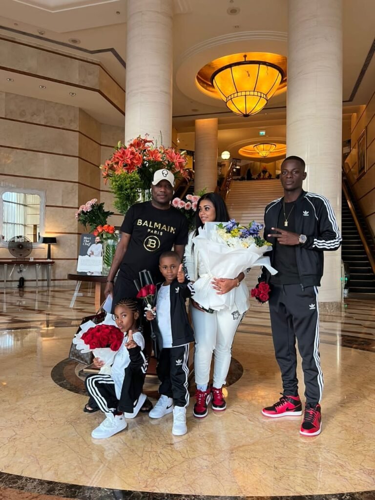 Empresário Justo recebe a família no Dubai para a inauguração do grupo ...