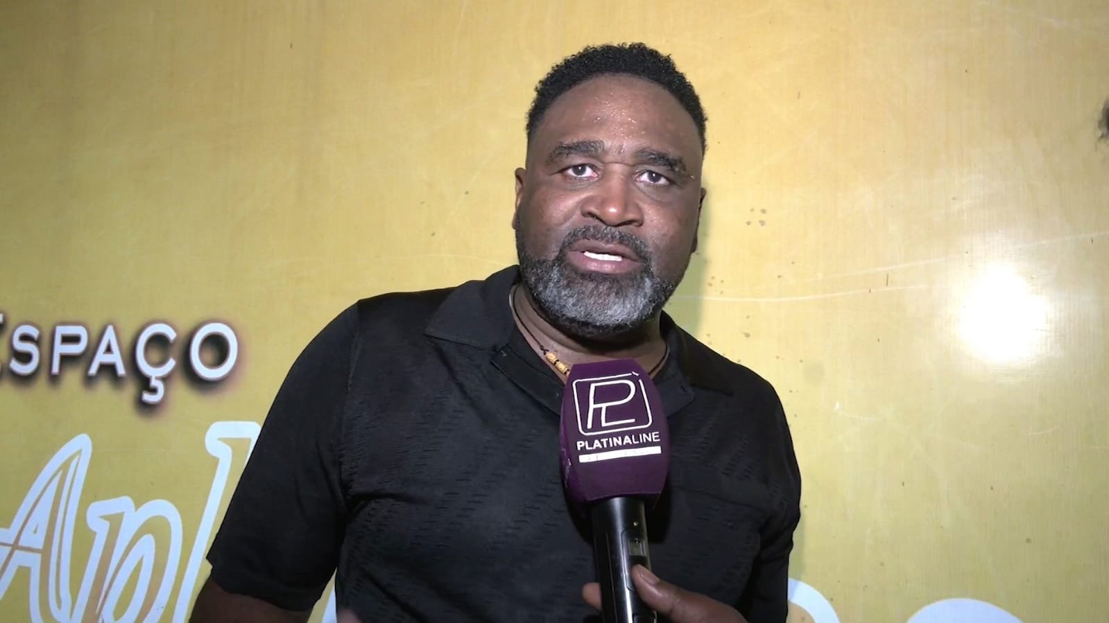 Com 30 anos de carreira, artista Flay ainda mostra-se ser um “craque ...