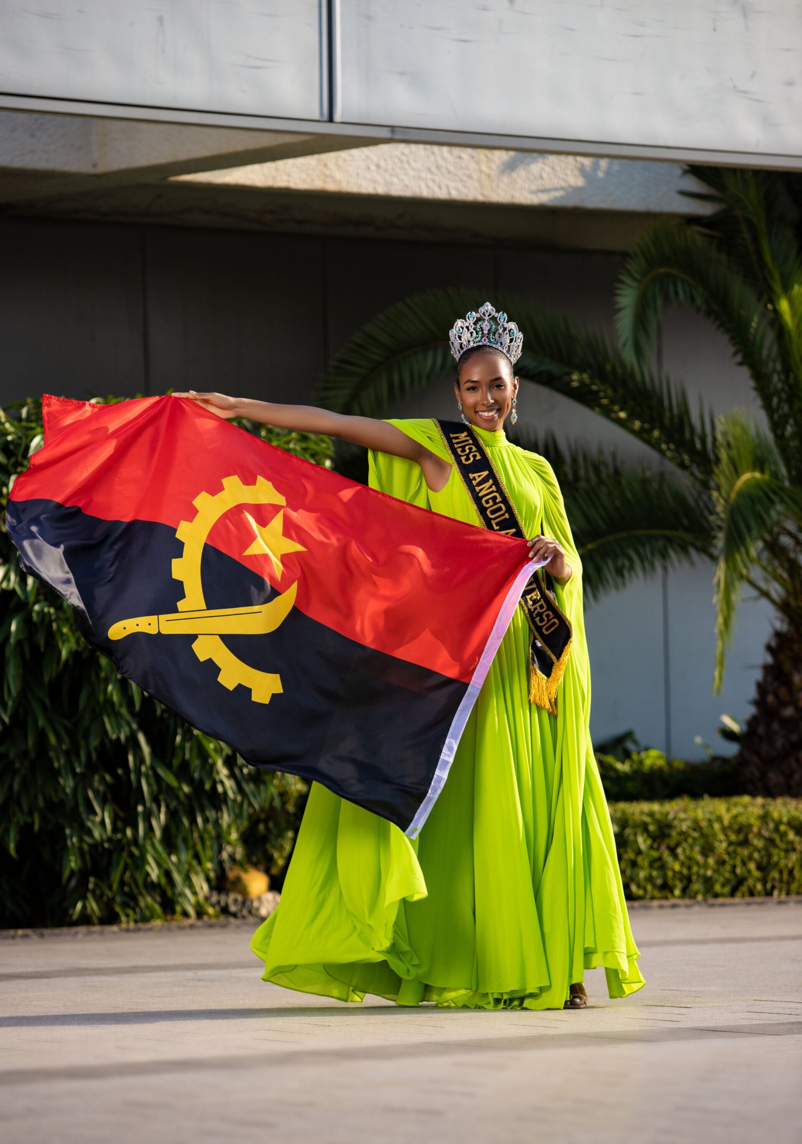 Bárbara Coimbra, Miss Angola Universo 2023, de malas feitas para o ...