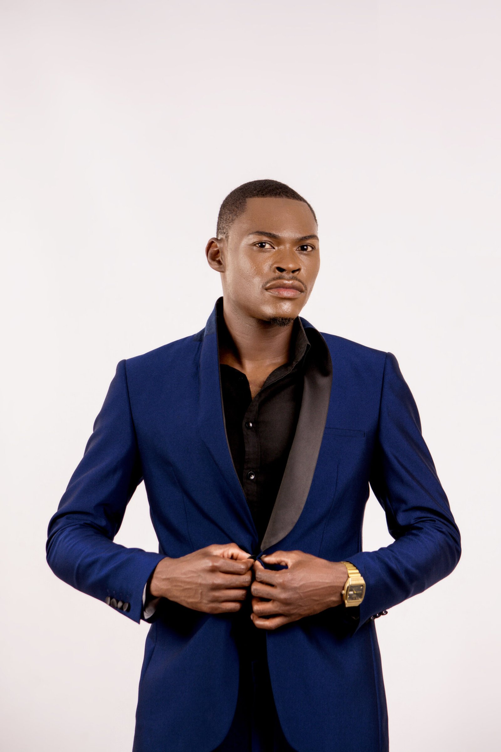 Conheça Simão Ukaka, autor angolano que se dedica na escrita que ...