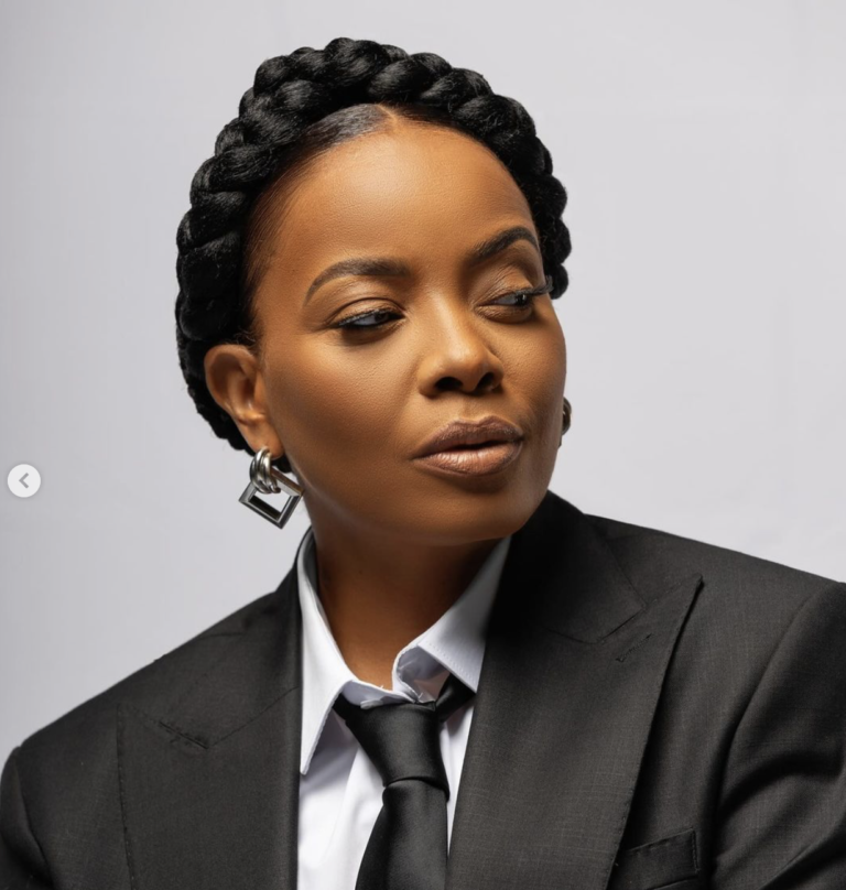 Yola Semedo exibe jovialidade em novo ensaio fotográfico - PlatinaLine