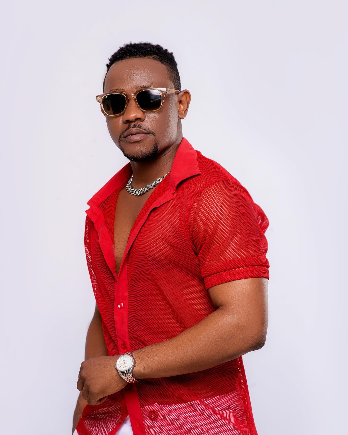 Da produção para os palcos: Vado Poster assume protagonismo e inicia ...